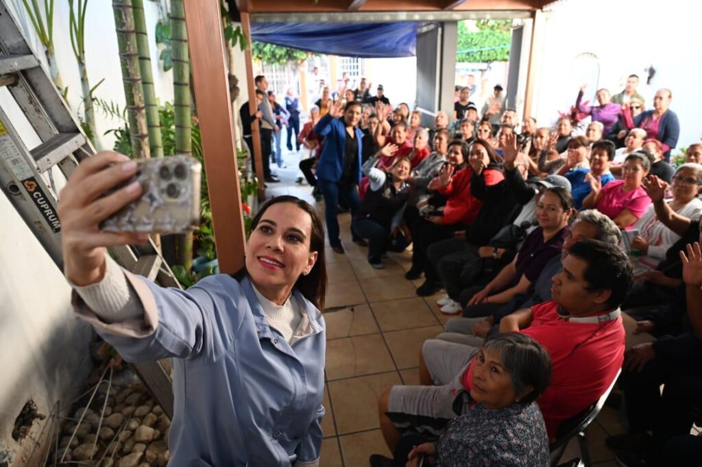 Vecinos de colonia Los Reyes expresan necesidades a Lorena Alfaro ...